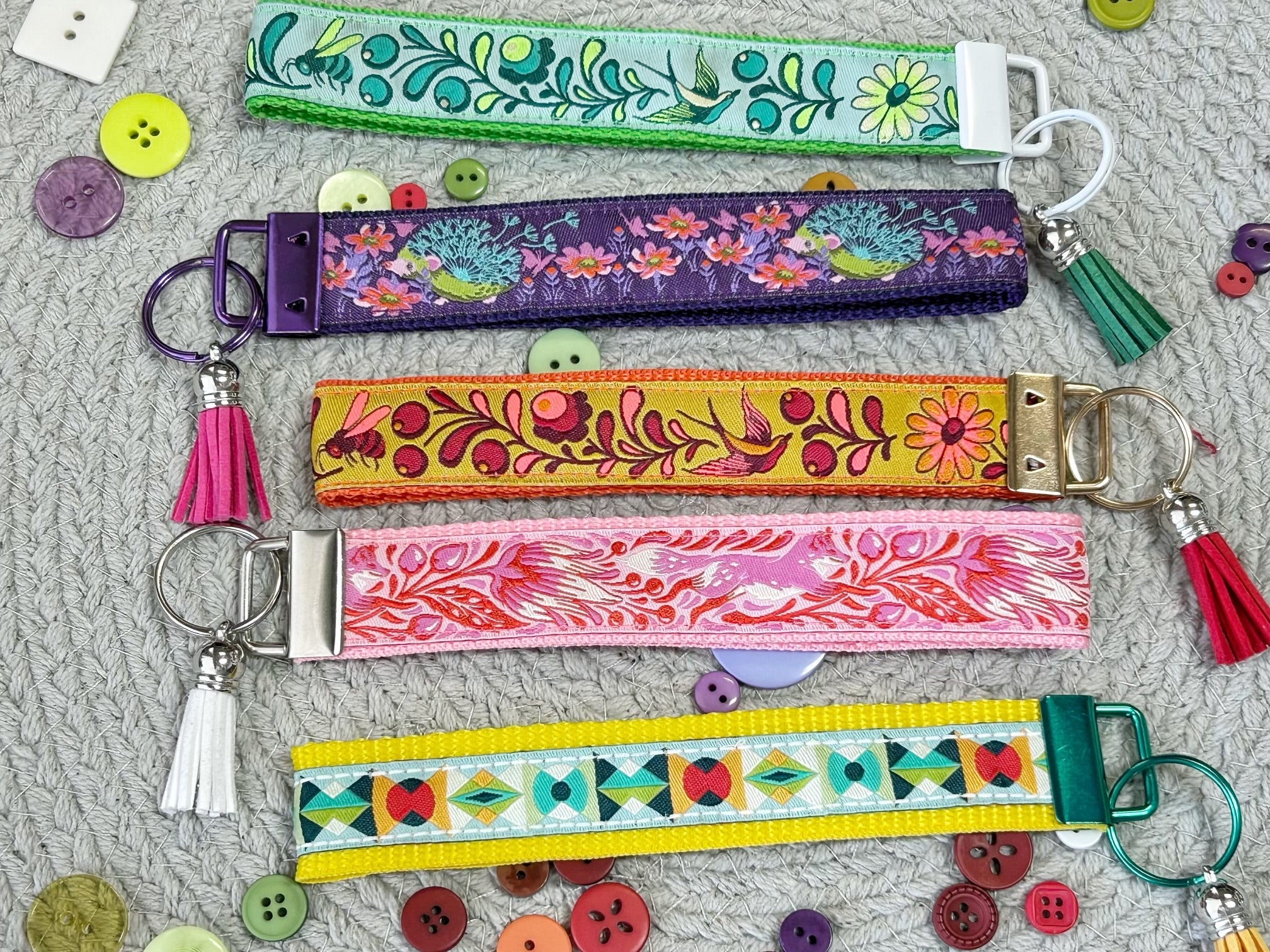 Ribbon – A Quilted Crow